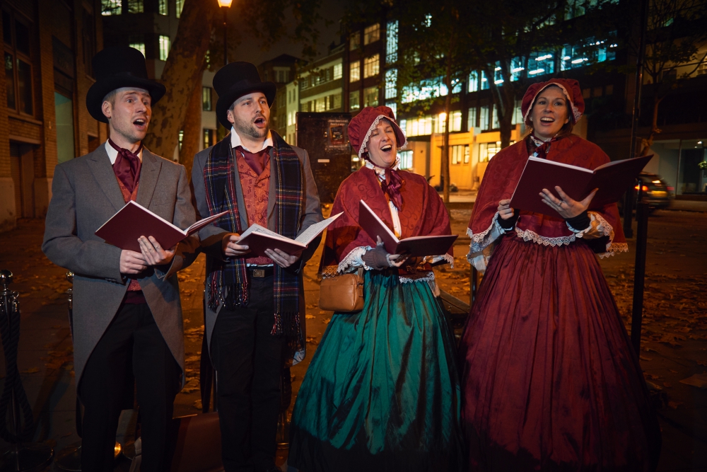 Christmas Market, Manchester Royal Exchange, Carol Singing Quartet ...